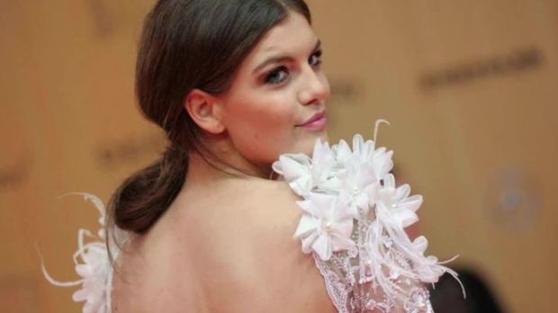 Germanys Next Topmodel Vanessa Fuchs Zeigt Sich Oben Ohne